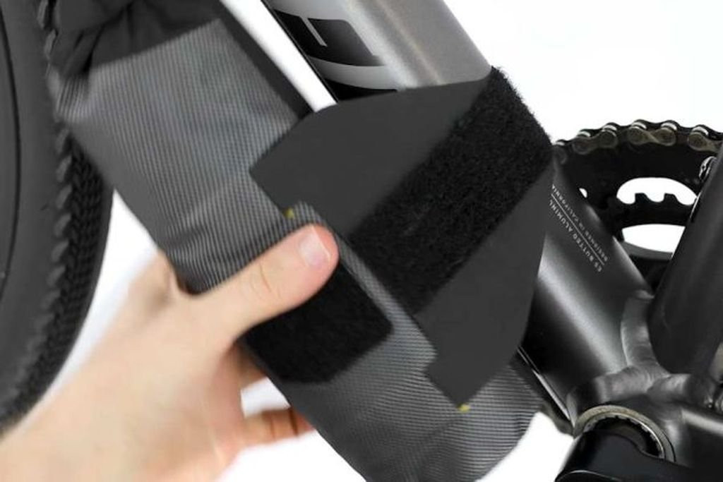 Waterproof and durable bikepacking bag Apidura Expedition Downtube Pack