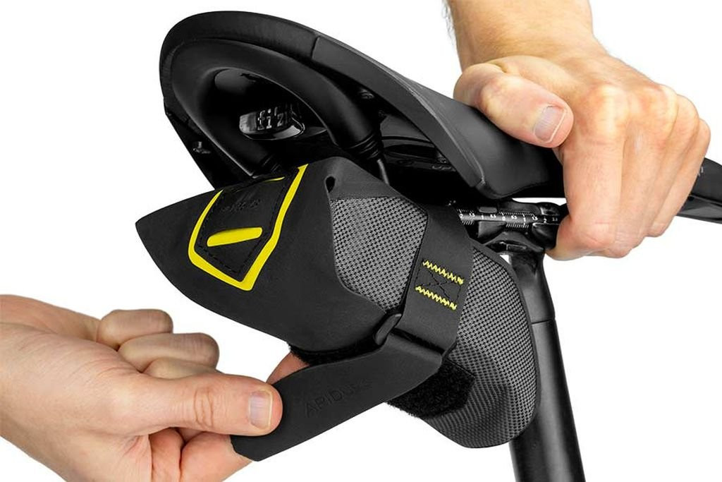 Small saddle bag with tools Apidura Expedition Tool Pack