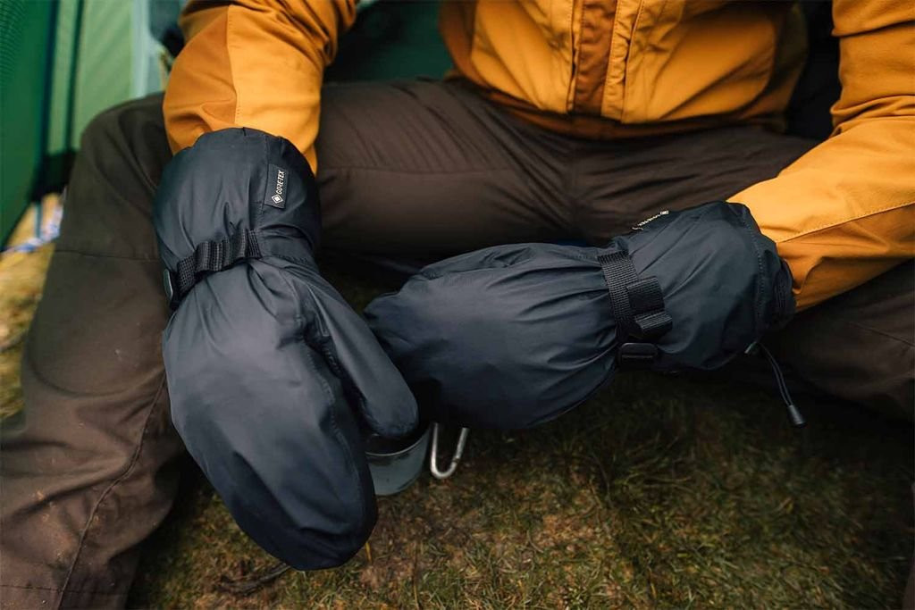 Ultra-lightweight overmitts Extremities Tuff Bags Gore-Tex